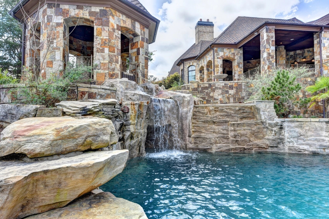 Mansion With Hollywood Bloodline Lists in Georgia